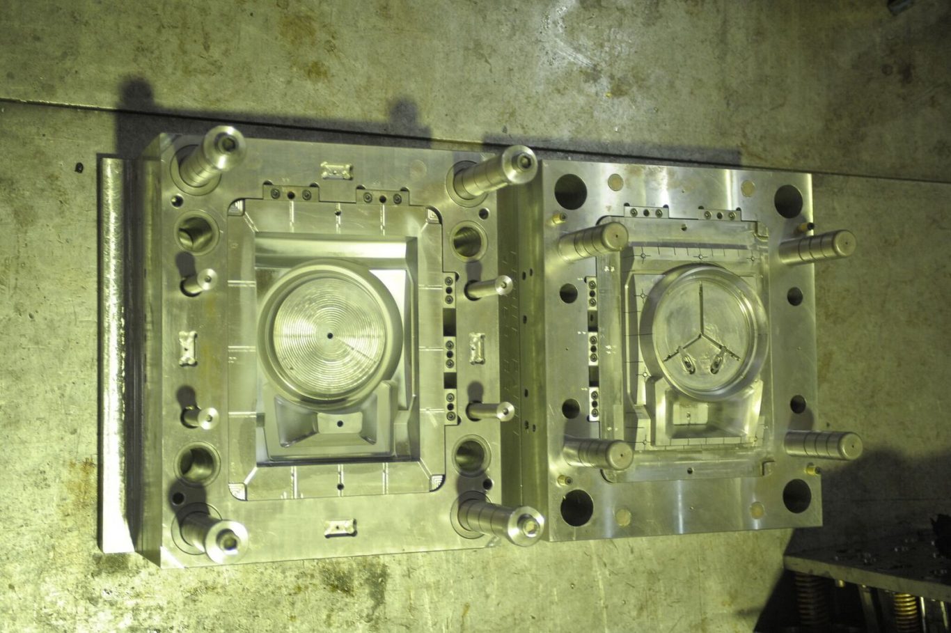 What is Precision Molding? A Complete Guide